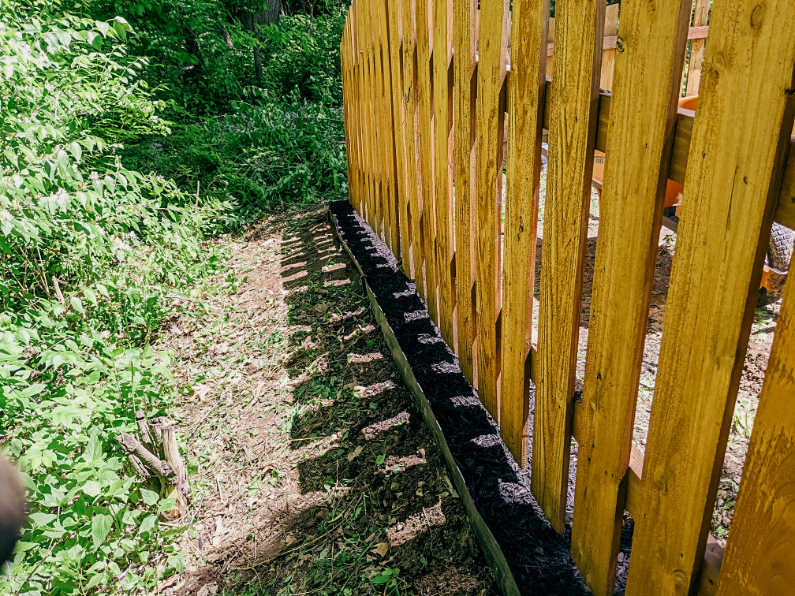 LAYING A MULCH BORDER UNDER OUR FENCE - Grove House Reno