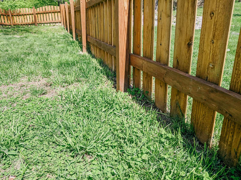 LAYING A MULCH BORDER UNDER OUR FENCE - Grove House Reno
