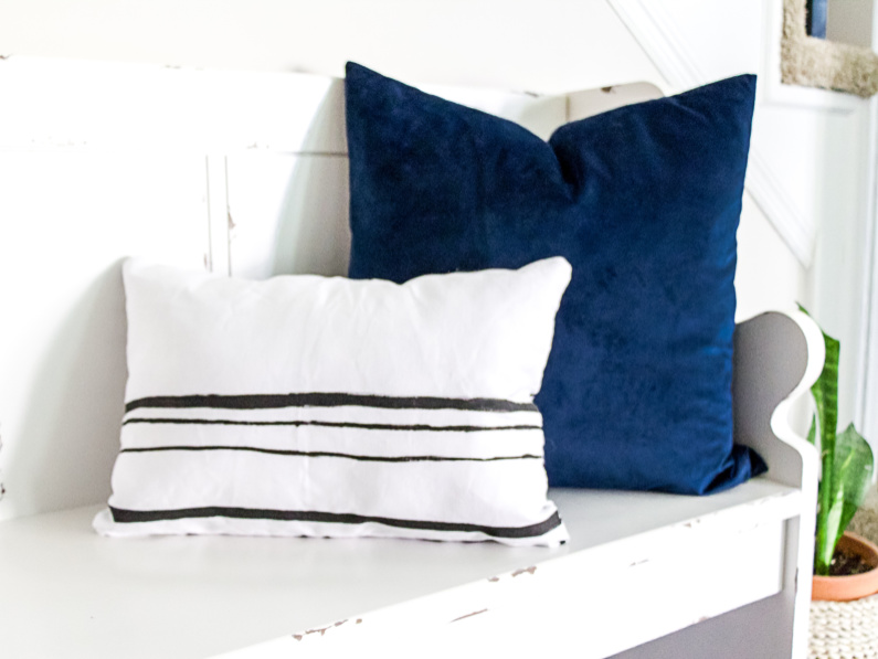 DIY PAINTED PILLOW COVER - Grove House Reno