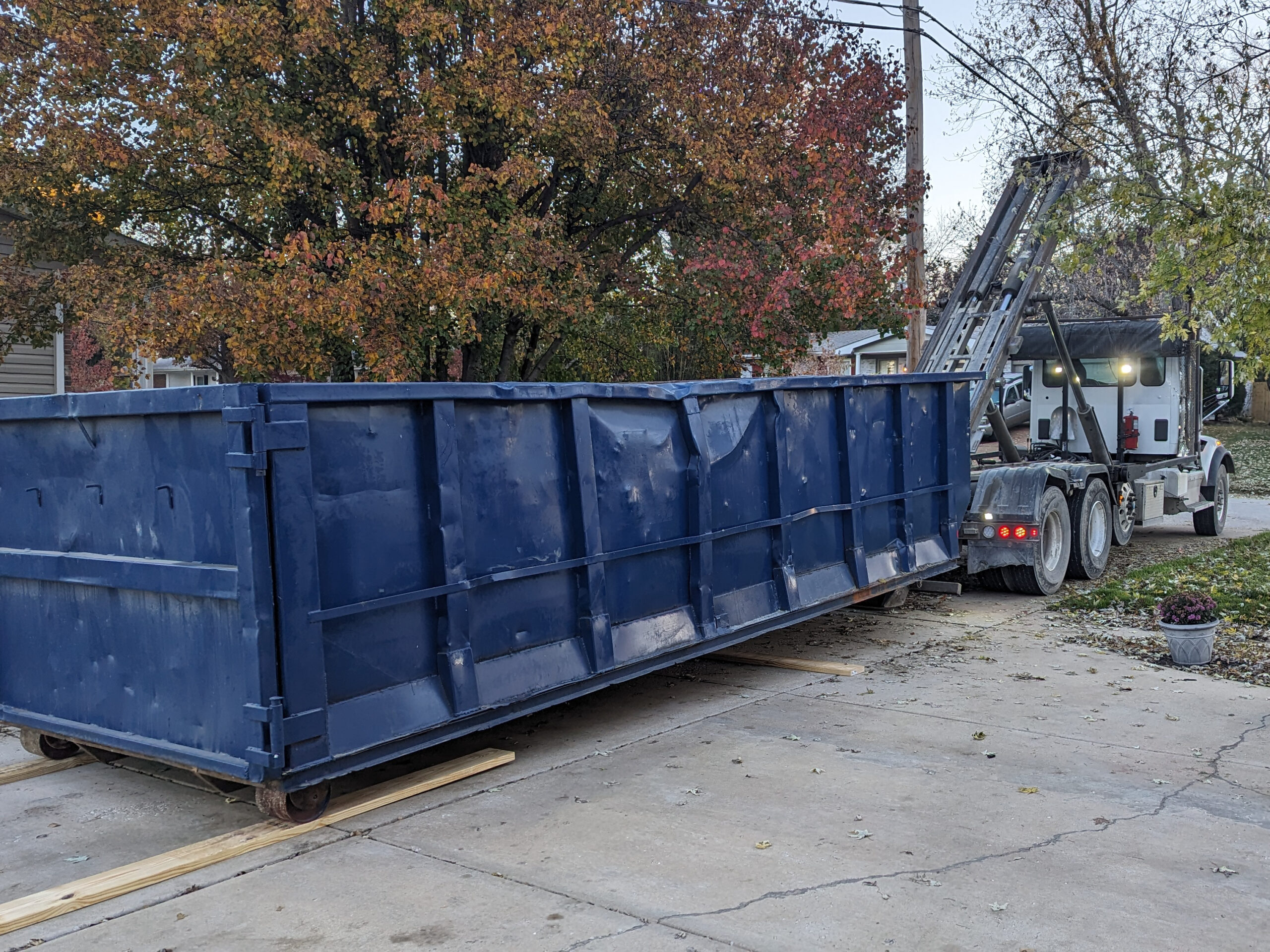 A GUIDE TO CHOOSING THE RIGHT DUMPSTER | BUDGET DUMPSTER - Grove House Reno